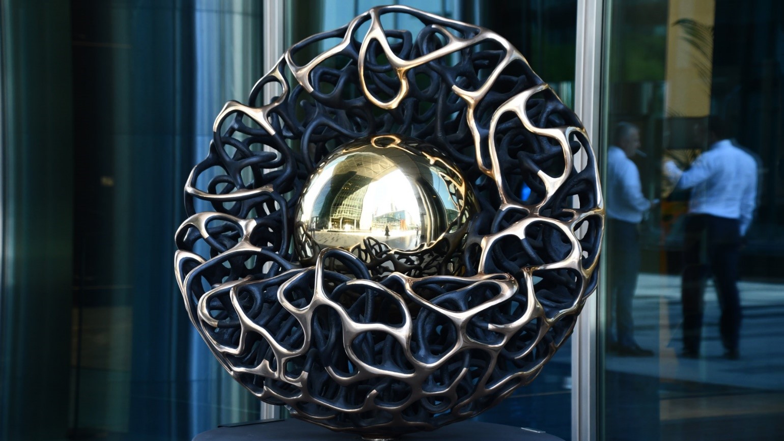 Small Space, Big Impact: Contemporary Garden Sculptures for Urban Gardens